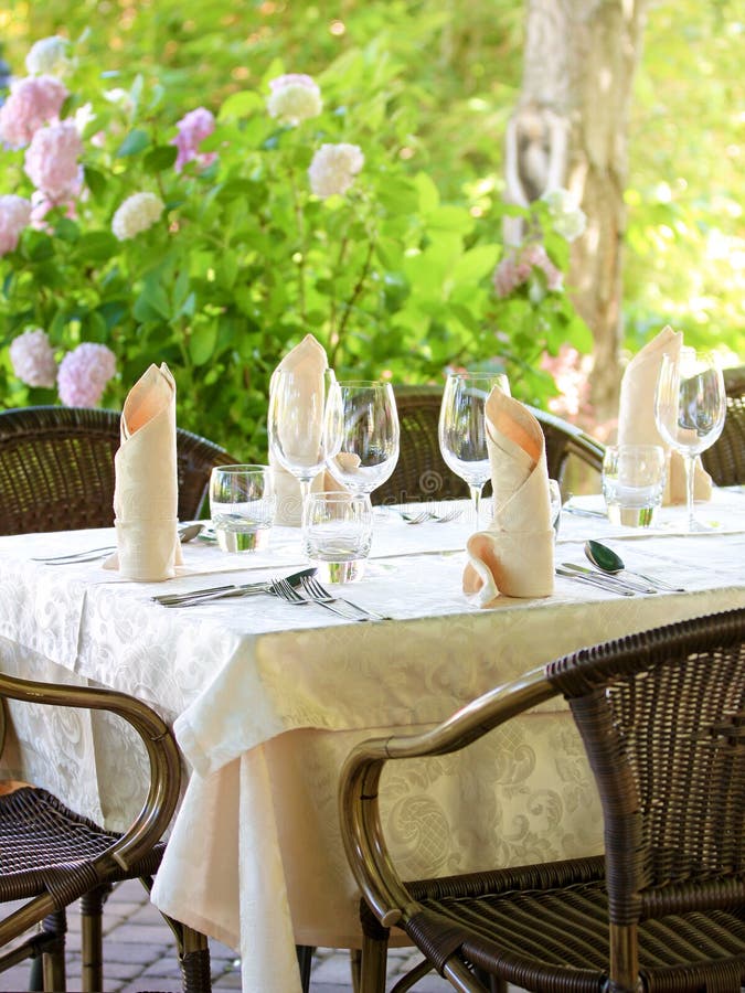 Restaurant setting stock image. Image of glasses, fancy - 75535797