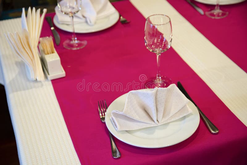 Restaurant Table Setout with White Plates, Silverware and Magenta ...