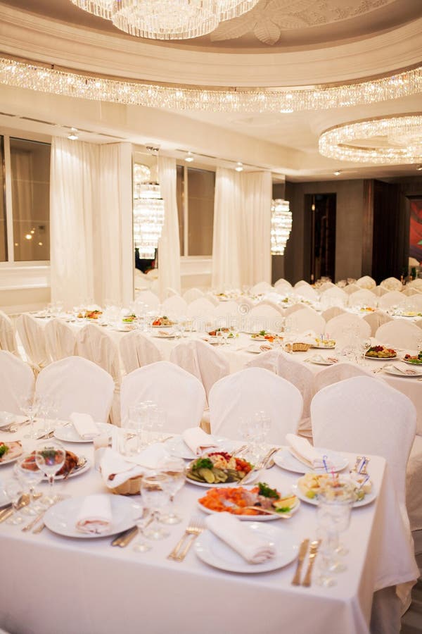 Restaurante lujoso foto de archivo. Imagen de moderno - 36710234