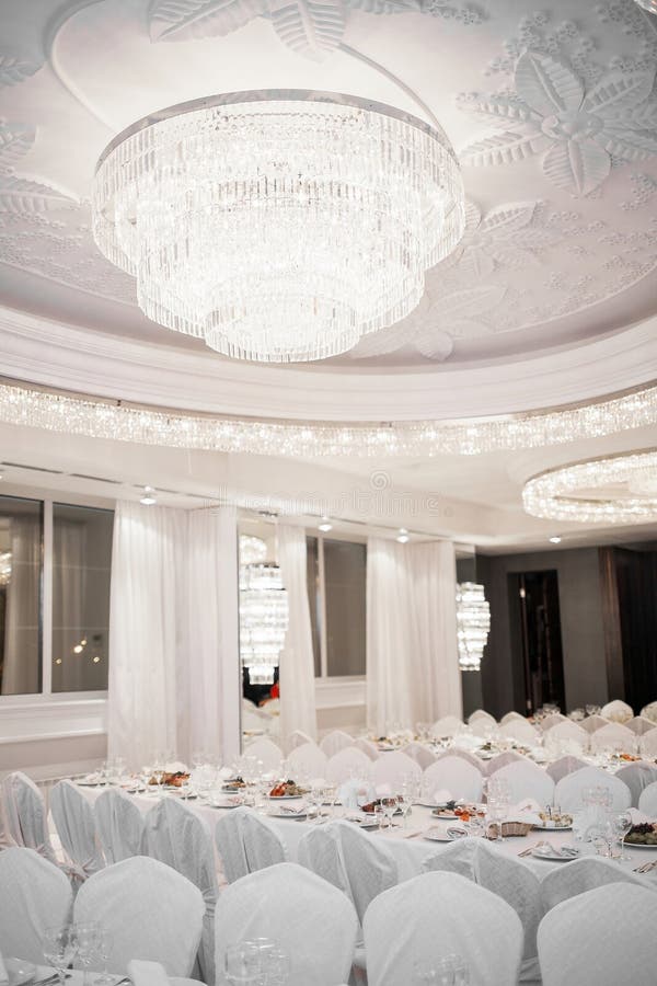 Restaurante lujoso imagen de archivo. Imagen de asiento - 36710139