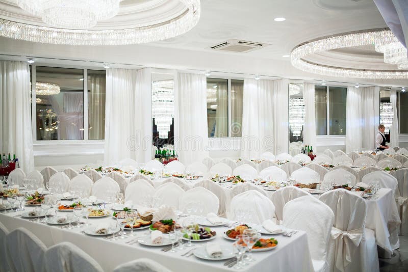 Restaurante lujoso imagen de archivo. Imagen de moderno - 36710305