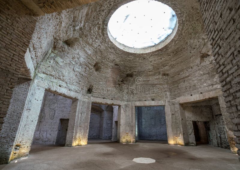 Resti Della Cupola Dentro Domus Aurea a Roma Immagine Stock - Immagine ...