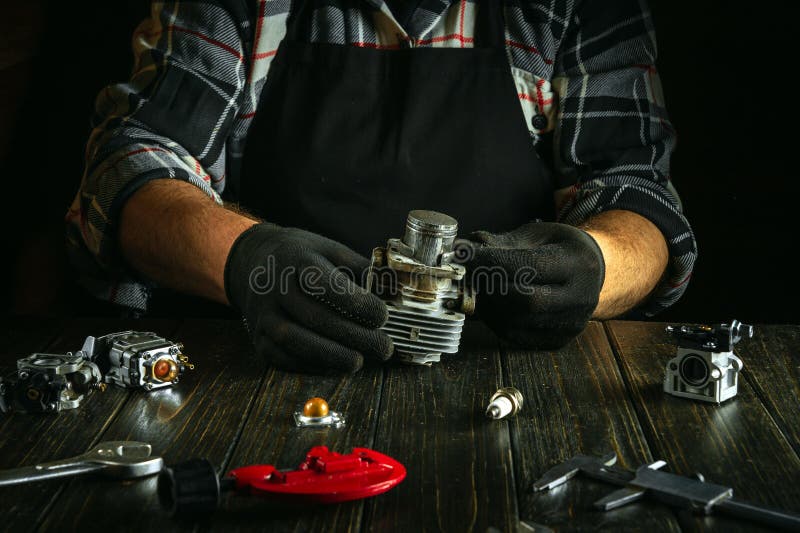 Restoring a Brush Cutter Engine by a Master. Work Environment on a ...
