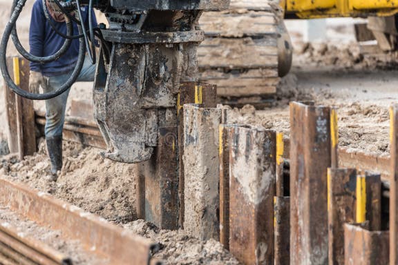 Retaining Wall Steel Sheet Pile Driving Machine Work Imagen de archivo ...