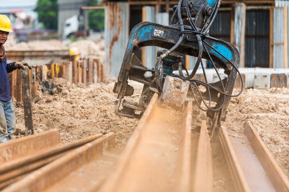 Retaining Wall Steel Sheet Pile Driving Machine Work Foto de archivo ...