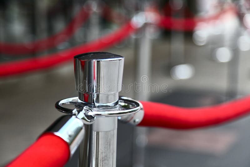 Rete Fissa Del Tappeto Rosso Immagine Stock - Immagine di riga, modo ...