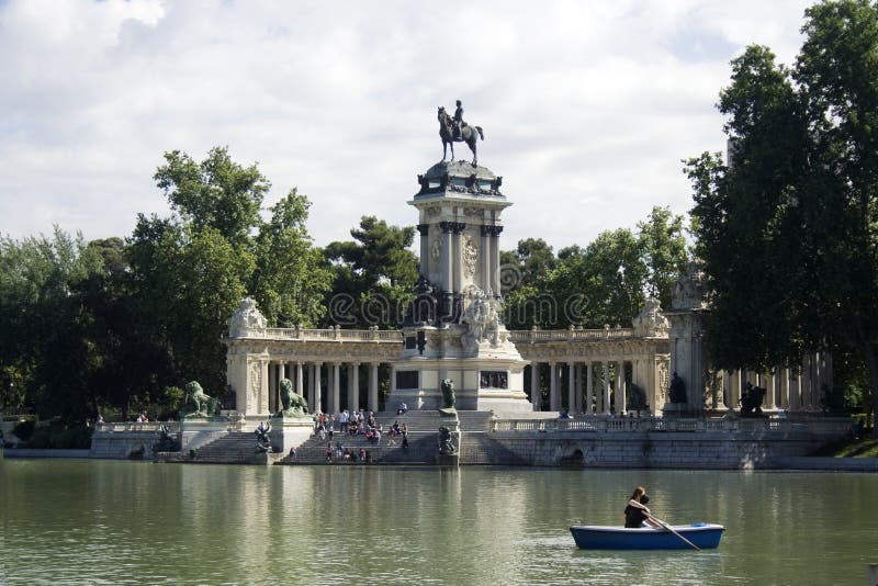 Retiro editorial image. Image of boat, romantic, landmark - 20547940