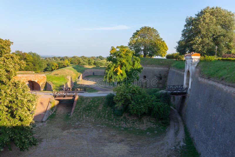 Images Retranchement - Téléchargez 492 Photos libres de droits