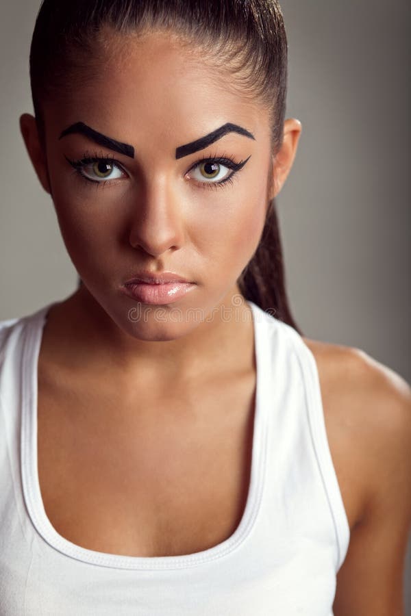 Retrato Da Beleza De Uma Mulher Moreno Nova Foto de Stock - Imagem de ...