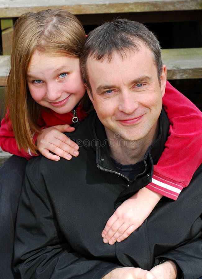 Retrato da filha do pai imagem de stock. Imagem de alegre - 810381