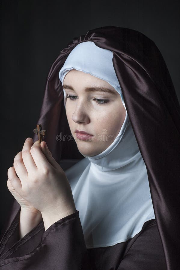 Retrato Da Freira Bonita Nova Da Mulher Imagem de Stock - Imagem de ...