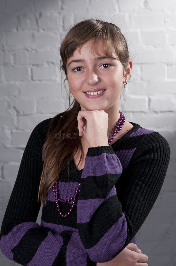 Retrato De La Chica Joven Foto De Archivo Imagen De Estilo 23268164