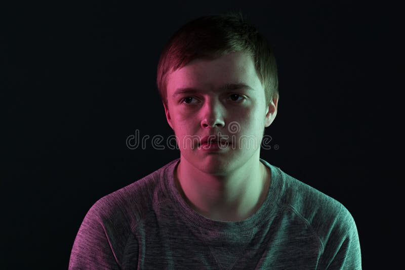 Hombre Joven Y Mujer Que Dicen Con Desprecio Foto de archivo - Imagen ...