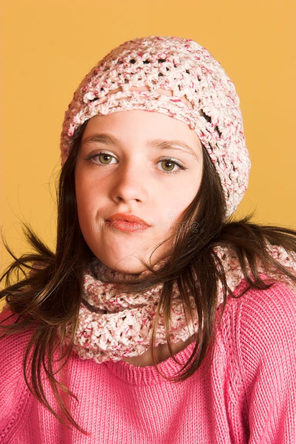 Retrato De La Muchacha Bonita Foto de archivo - Imagen de suéter, lindo ...