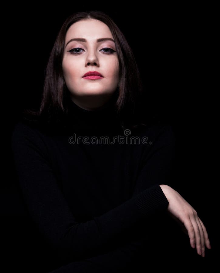 Retrato De La Mujer Atrevida Hermosa Foto de archivo - Imagen de ...