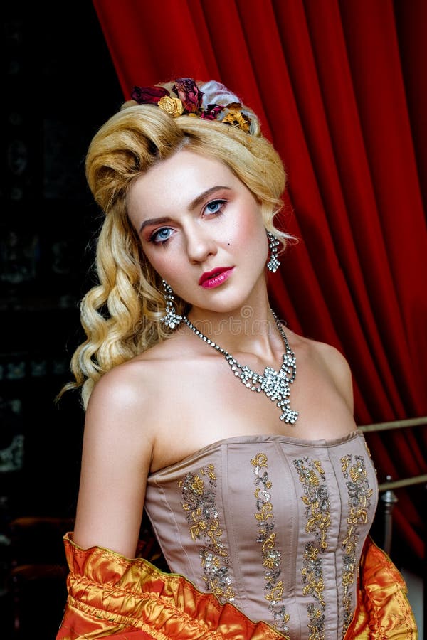 Retrato De La Mujer Barroca De La Moda Foto de archivo - Imagen de ...
