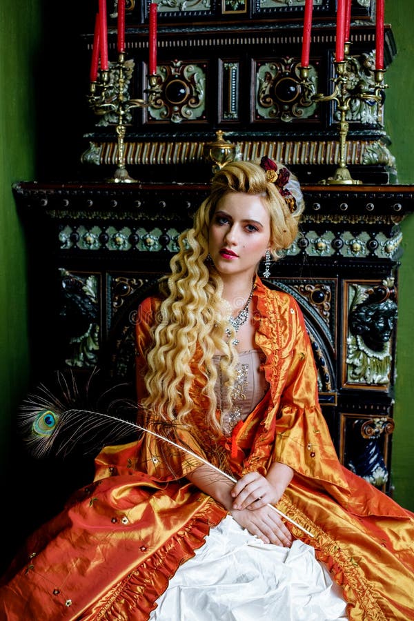 Retrato De La Mujer Barroca De La Moda Foto de archivo - Imagen de ...