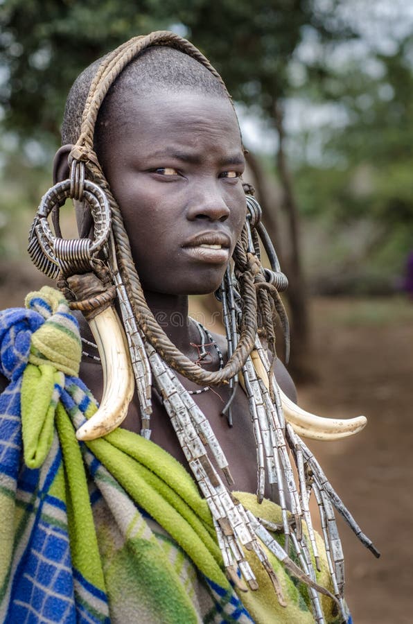 Gente africana 5 de Mursi fotografía editorial. Imagen de tribu - 12670787