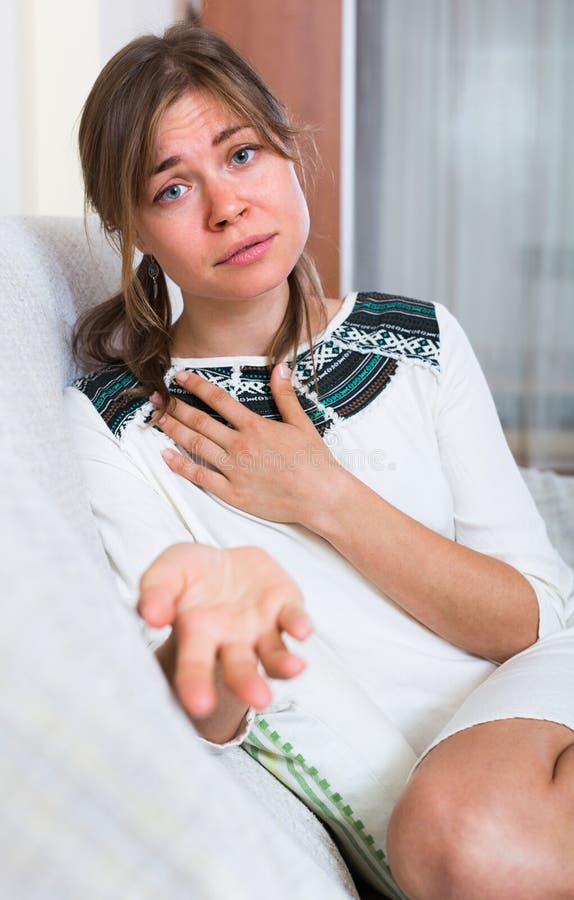 Retrato De La Mujer Desgraciada En Casa Imagen de archivo - Imagen de ...