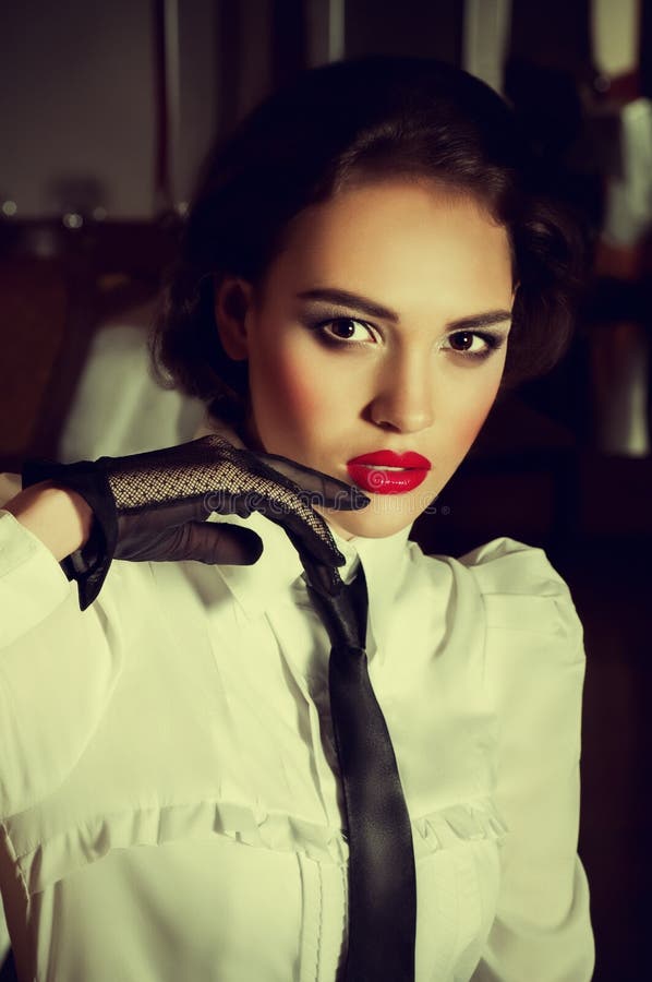Retrato De La Mujer Joven Hermosa Imagen De Archivo Imagen De Cara Modelo 39801909