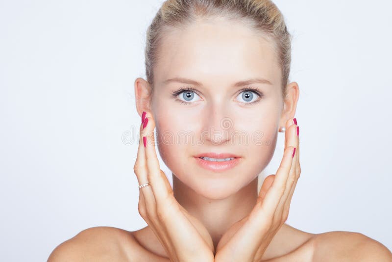 Retrato De La Mujer - Primer De La Cara Foto de archivo - Imagen de ... Retrato De La Mujer - Primer De La Cara Foto de archivo - Imagen de ...