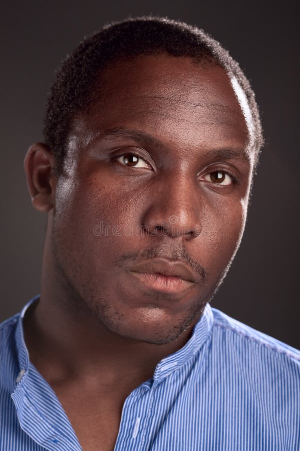 Retrato De Um Homem Africano Foto de Stock - Imagem de inexpressivo ...