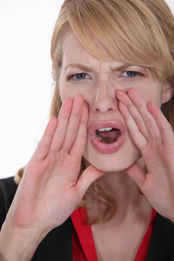 Retrato Da Mulher Que Grita Foto de Stock - Imagem de grito, cabelo ...