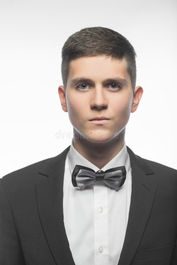 Retrato De Un Hombre De Negocios Joven Aislado En El Fondo Blanco Foto ... Retrato De Un Hombre De Negocios Joven Aislado En El Fondo Blanco Foto ...
