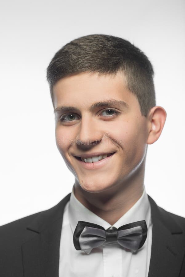 Retrato De Un Hombre De Negocios Joven Aislado En El Fondo Blanco Foto ... Retrato De Un Hombre De Negocios Joven Aislado En El Fondo Blanco Foto ...