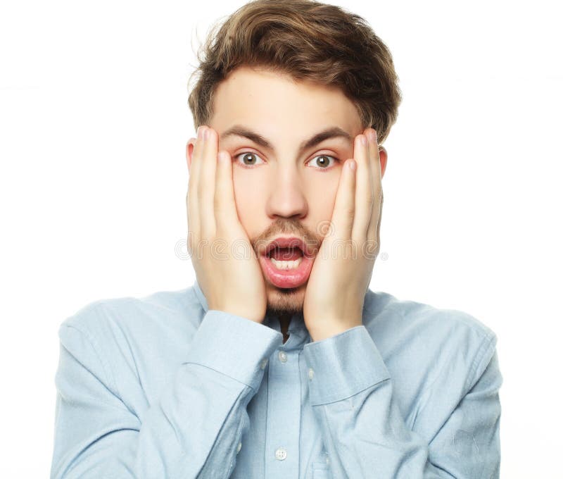 Retrato De Un Hombre De Negocios Joven Asustado Y Asustado Algo Foto de ... Retrato De Un Hombre De Negocios Joven Asustado Y Asustado Algo Foto de ...