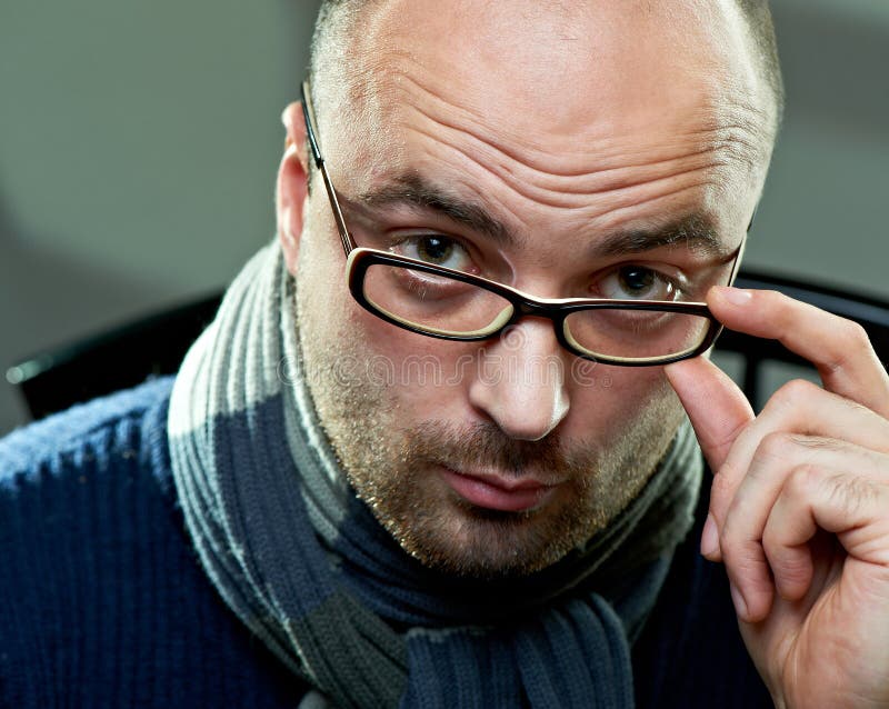 Retrato De Un Hombre Serio Calvo Imagen de archivo - Imagen de ... Retrato De Un Hombre Serio Calvo Imagen de archivo - Imagen de ...