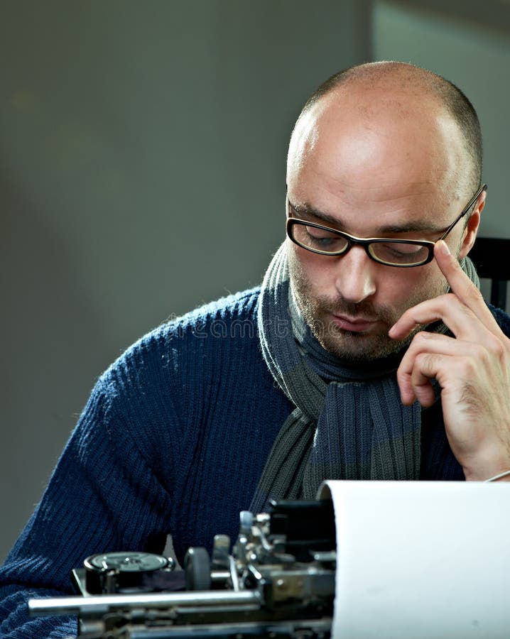Retrato De Un Hombre Serio Calvo Imagen de archivo - Imagen de ...