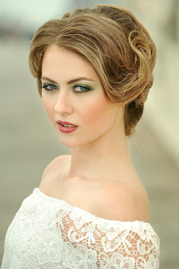 Retrato De Un Modelo De Moda Hermoso, Dulce Y Sensual Imagen de archivo ...