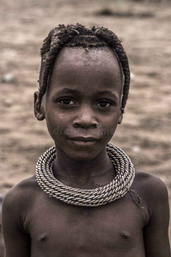Retrato De Un Muchacho De La Tribu De Himba, Namibia Fotografía ...