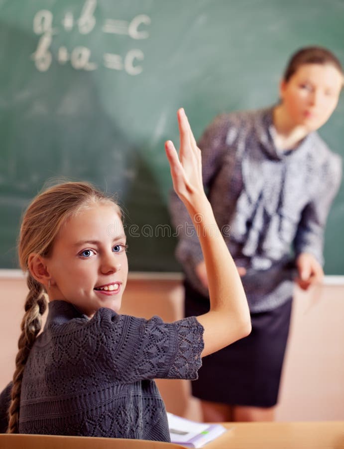 Retrato De Un Profesor Que Explica Algo a Un Schoolbo Sonriente Imagen ...