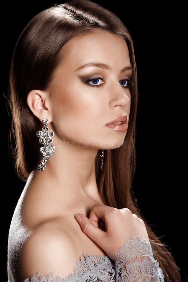 Retrato de una muchacha foto de archivo. Imagen de adulto - 32424898