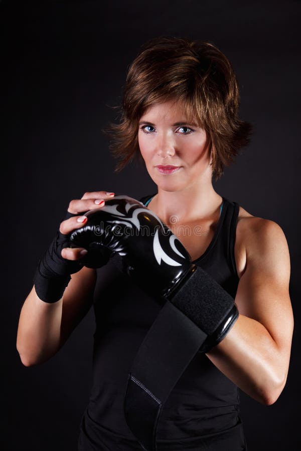 Boxeo De La Mujer Del Combatiente Foto de archivo - Imagen de retroceso ...