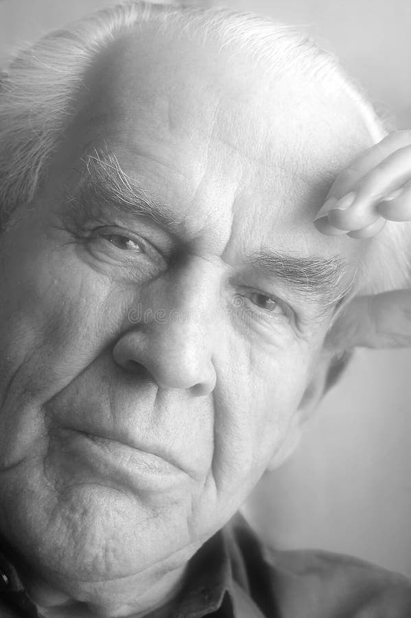 Retrato Del Mayor Anhelante Imagen de archivo - Imagen de pensativo ...