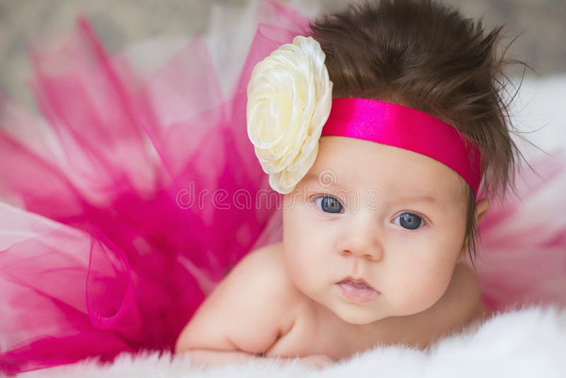 Retrato De Uma Bebé Muito Doce Foto de Stock - Imagem de humano ...