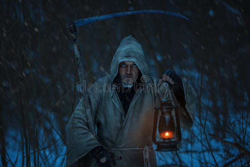 Retrato Do Close-up Da Morte Com Uma Foice Foto de Stock - Imagem de ...