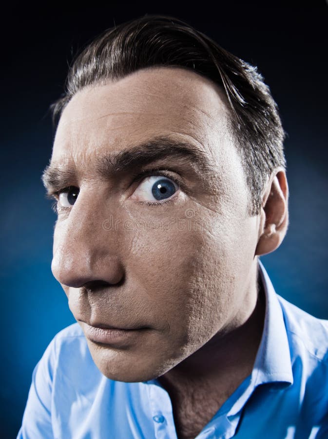 Retrato do homem suspeito imagem de stock. Imagem de observar - 23451707