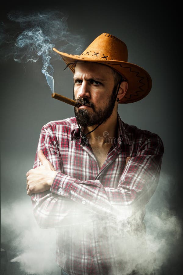 Retrato Do Menino Da Vaca Com Fumo Ao Redor Imagem de Stock - Imagem de ...