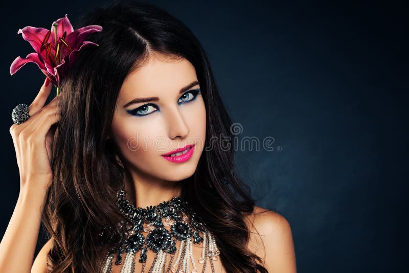 Retrato Do Modelo De Forma Bonito Girl Imagem de Stock - Imagem de ...