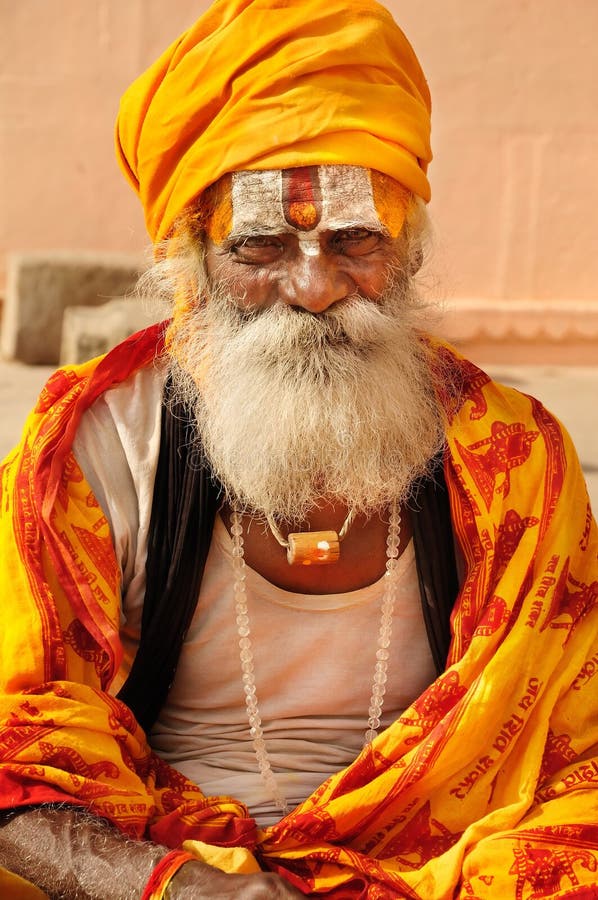 Retrato Preto E Branco De Um Velho índio Com Cabelo E Barba Longos ...