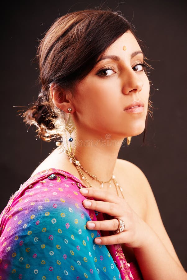 Retrato indio de la mujer foto de archivo. Imagen de traje - 14177374