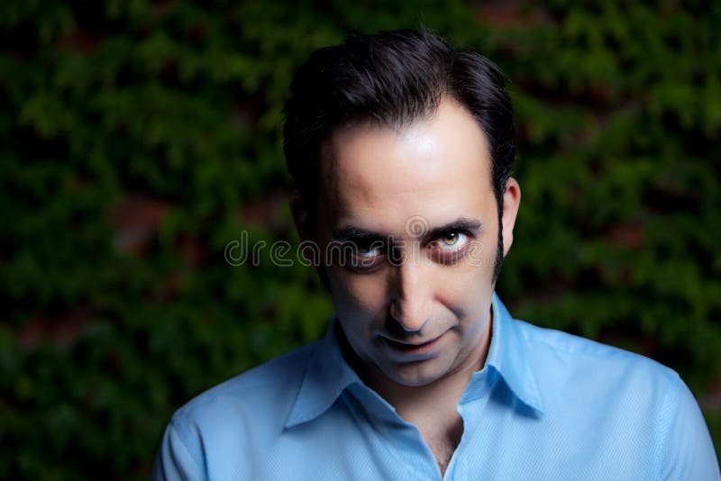 Retrato Intenso Do Olhar Fixo Foto de Stock - Imagem de vadia, intenso ...