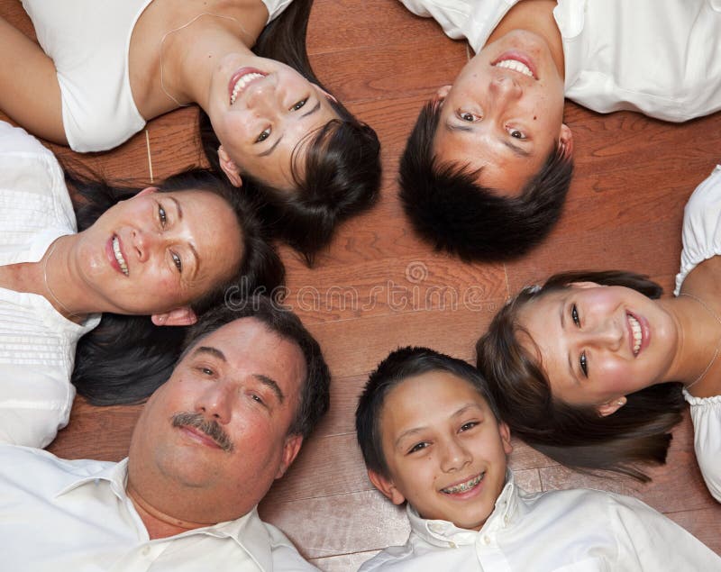 Retrato Multicultural De La Familia Foto de archivo - Imagen de gente ...