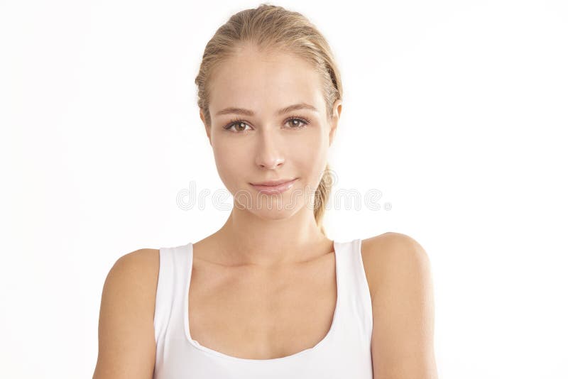 Retrato Sonriente De Mujer Joven Con Cara Hermosa Foto de archivo ... Retrato Sonriente De Mujer Joven Con Cara Hermosa Foto de archivo ...