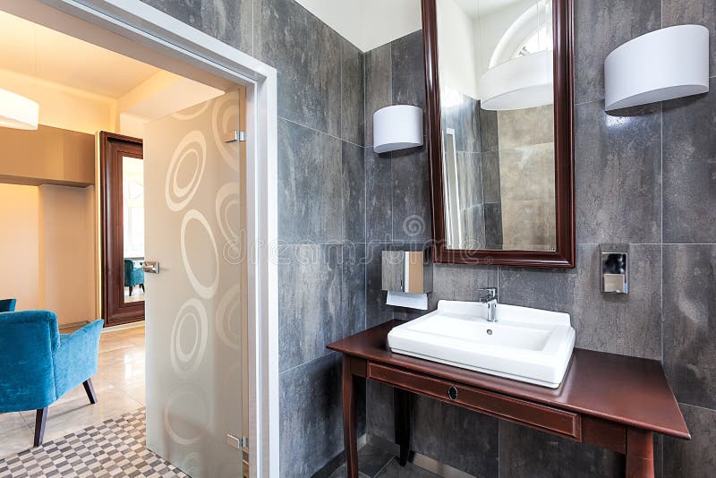 Retrete con clase foto de archivo. Imagen de adentro - 32461166