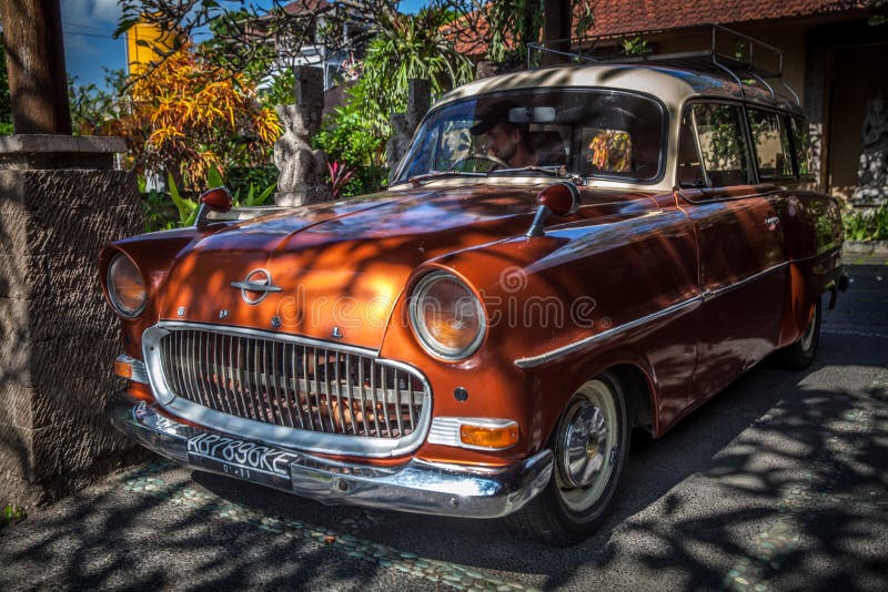 Retro Auto OPEL Van De Inzamelings De Klassieke Oude Auto Redactionele ...